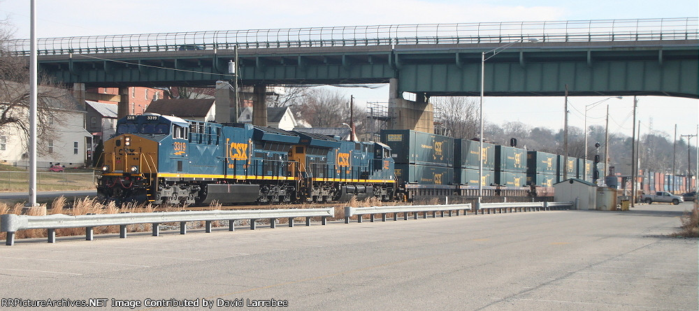 Q125 Westbound Stack Train
